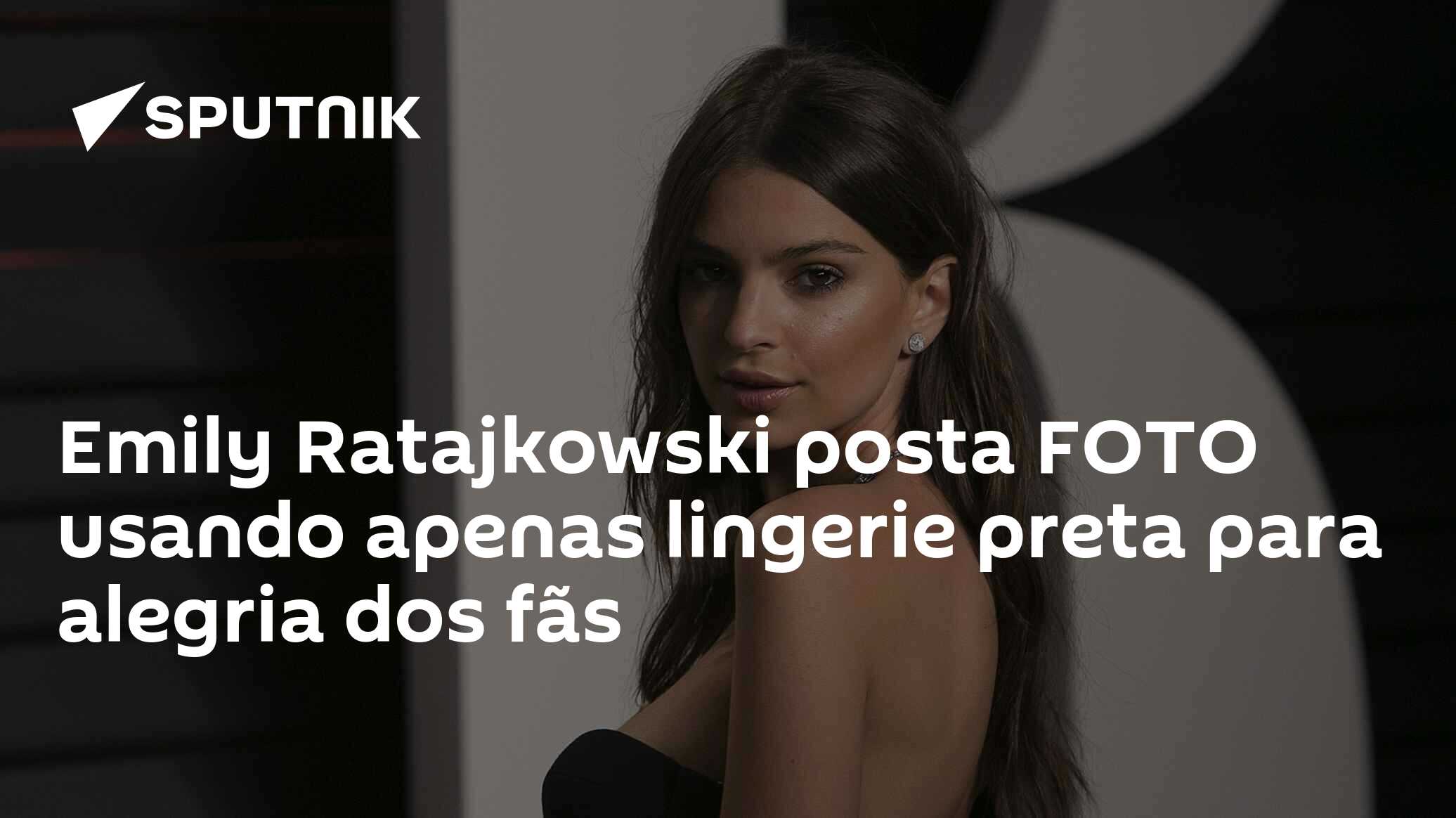 Emily Ratajkowski posta FOTO usando apenas lingerie preta para alegria ... Emily Ratajkowski posta FOTO usando apenas lingerie preta para alegria ...