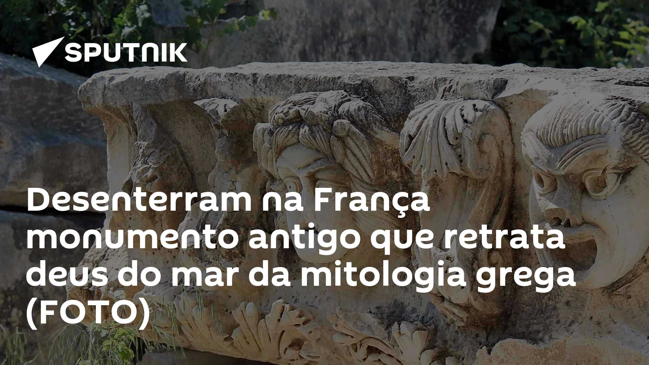 Desenterram na França monumento antigo que retrata deus do mar da ...
