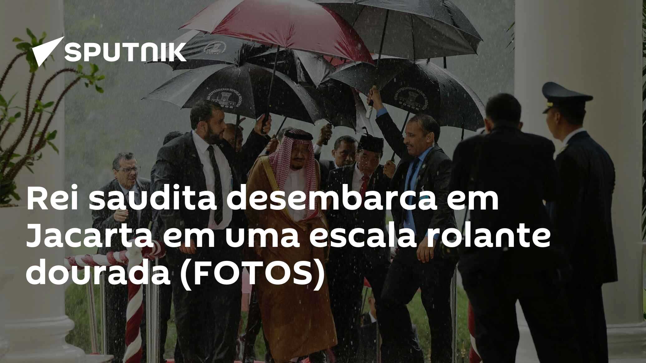 Rei saudita desembarca em Jacarta em uma escala rolante dourada (FOTOS ...