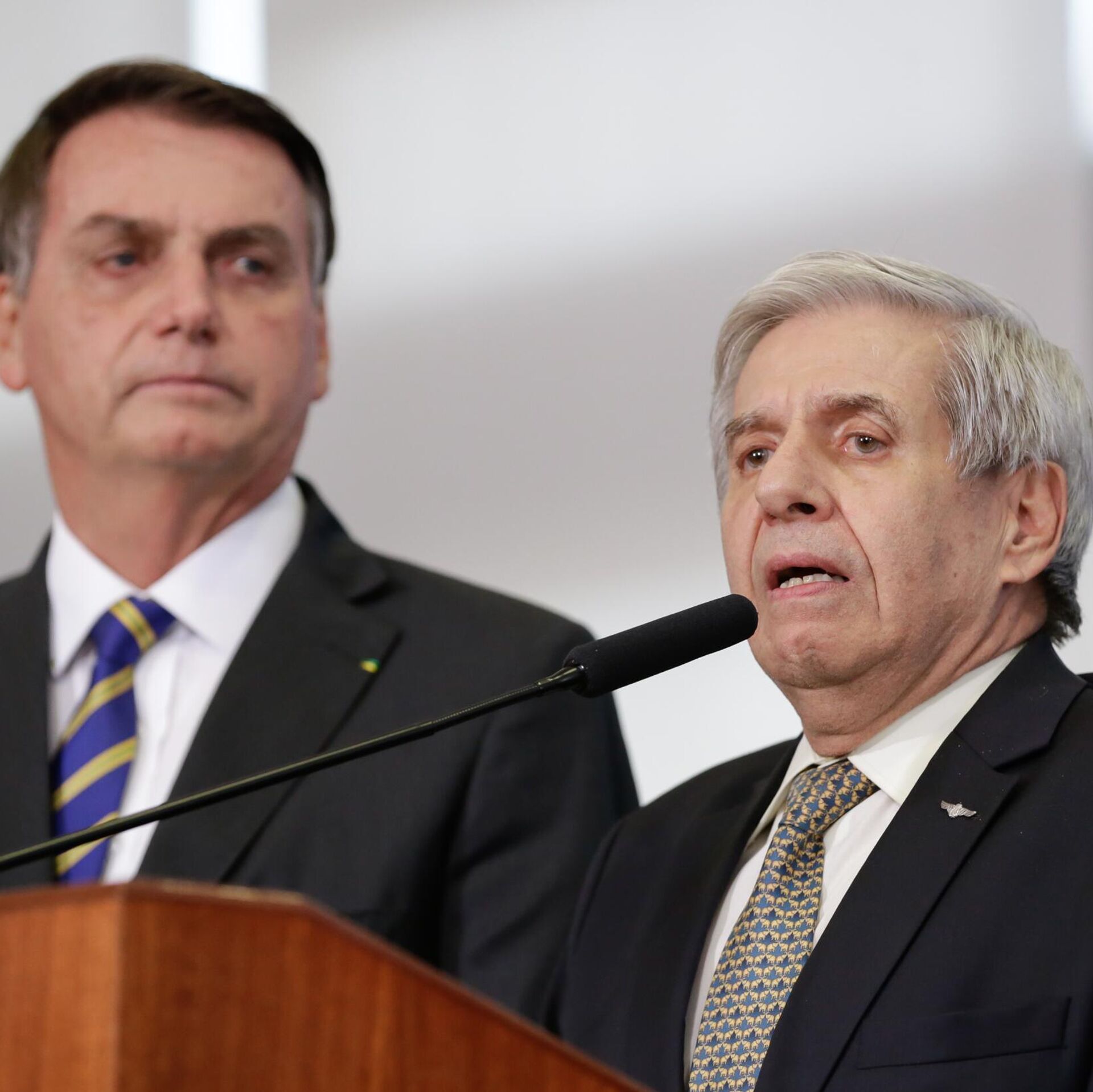 Generais Heleno e Paulo Sérgio, condenados por golpe de Estado, são ...